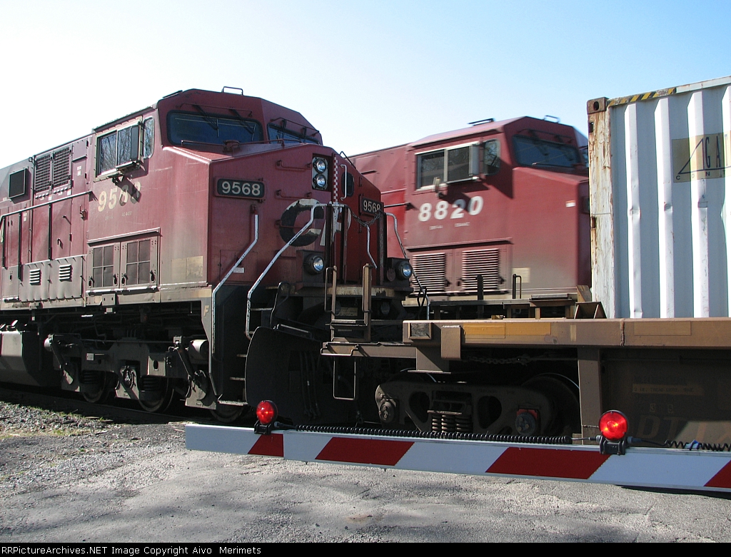 CP 9568 in the siding at Spicer.